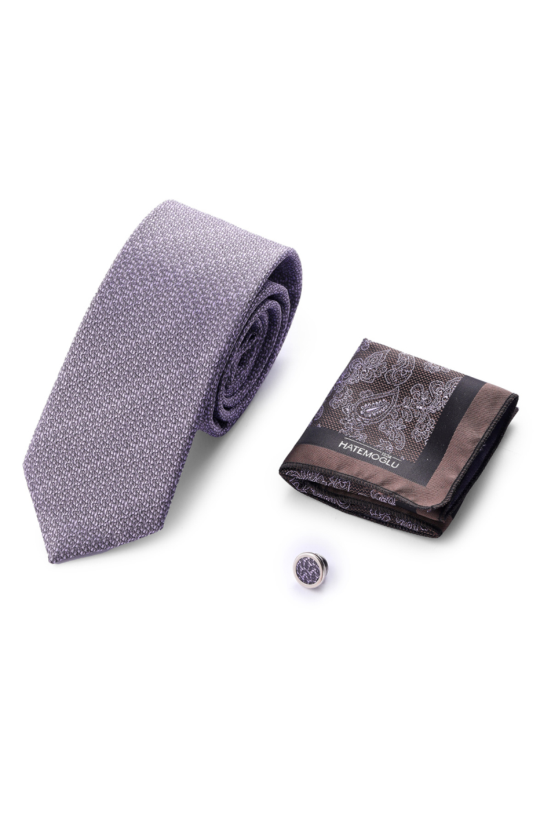 Mor Üçlü Yaka Rozeti Kravat Mendil Set | Hatemoğlu 11021023C001